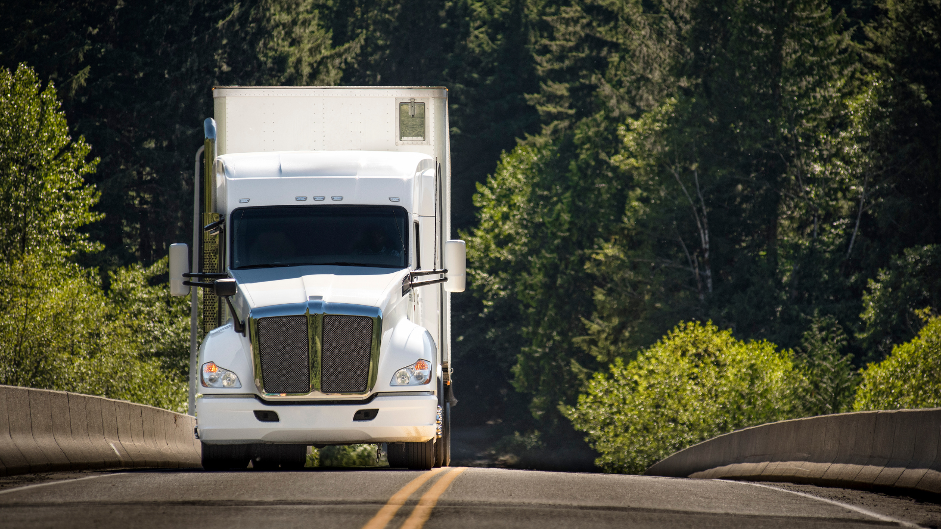 How to Handle a Semi Breakdown: A Step-by-Step Guide - Truck & Trailer ...